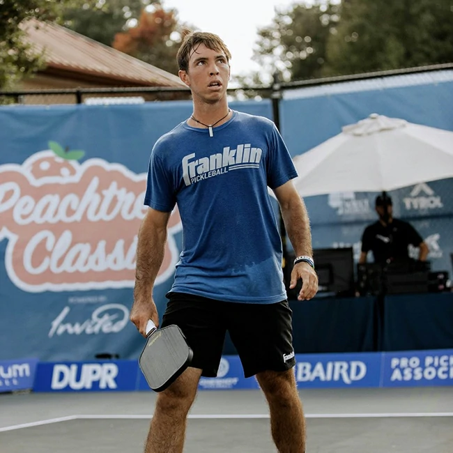 Which Professional Pickleball Players Use Carbon Fiber Paddles?