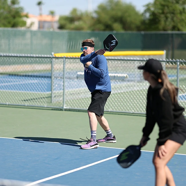Finding Comfort: The Best Pickleball Paddle for Broken Finger Pain